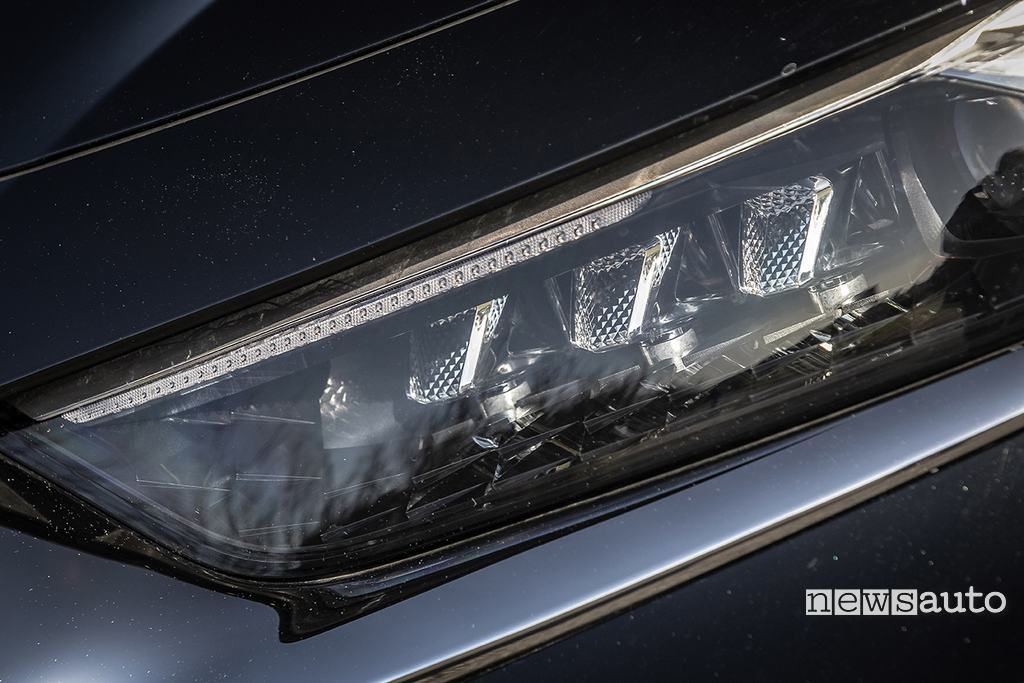 DS 7 Crossback Prestige, com'è caratteristiche | newsauto.it