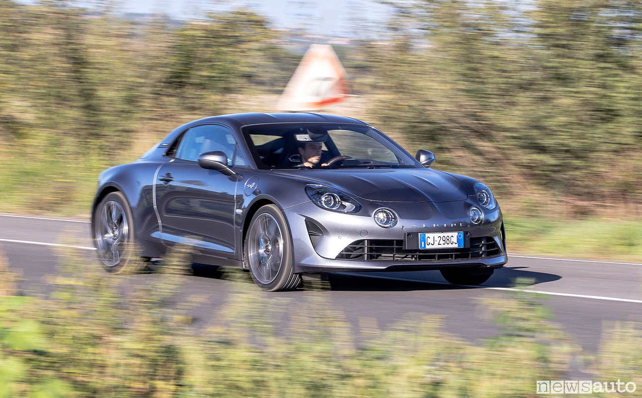 Alpine A110 GT, prova su strada come va | newsauto.it