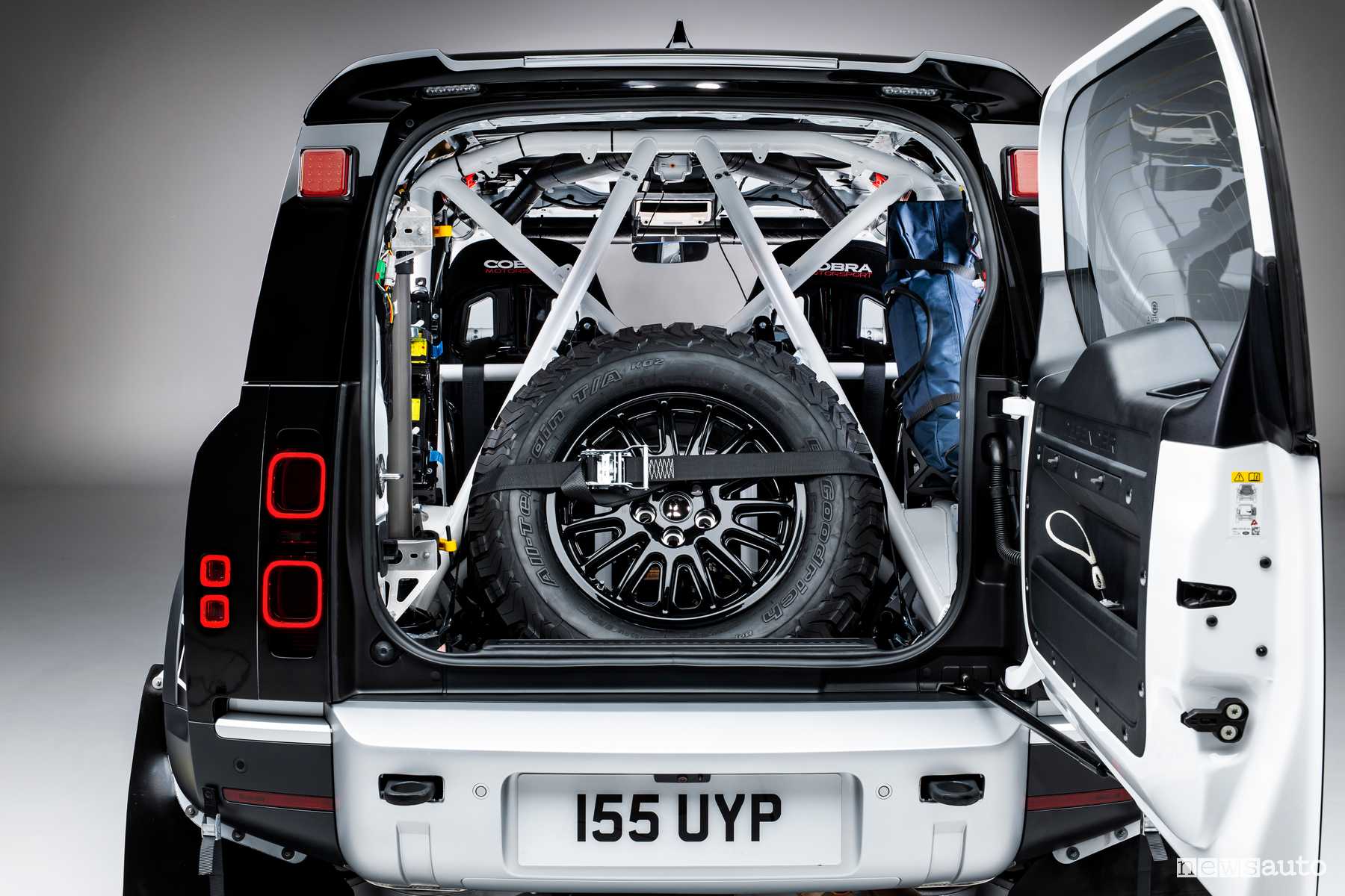 Land Rover Defender da rally, caratteristiche, scheda tecnica | newsauto.it